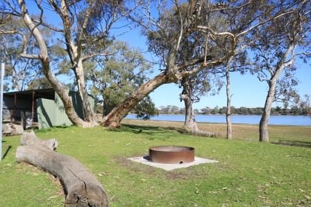 Free as a Bird at Cockatoo Lake – South Australia – Caravan Correspondent